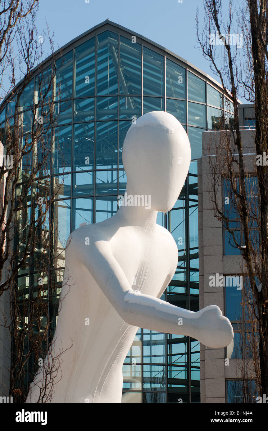 Faceless sculpture hi-res stock photography and images - Alamy