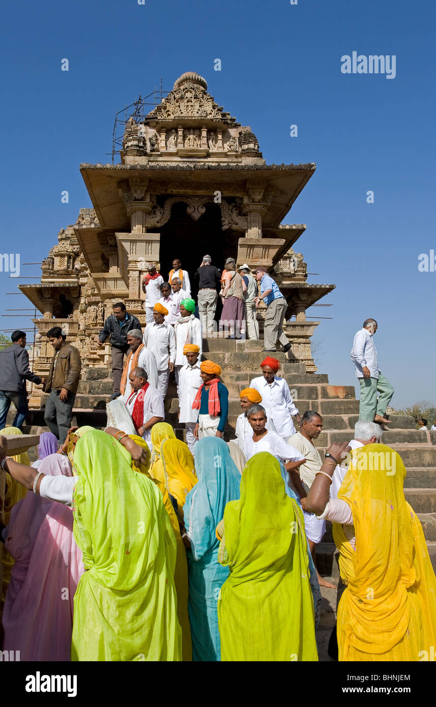 Indian women at temple hi-res stock photography and images - Alamy