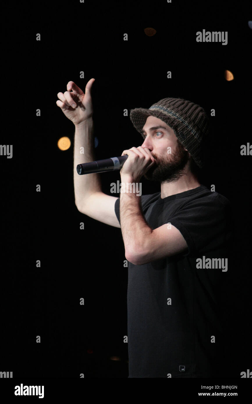 Darren Foreman (Beardyman) performing beatboxing on stage, NIA arena ...
