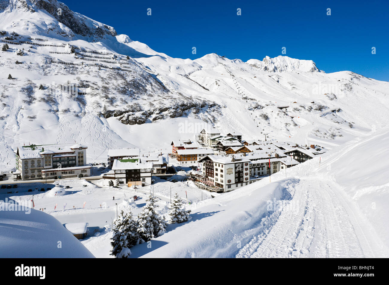 View over the resort of Zurs, Arlberg ski region, Vorarlberg, Austria ...