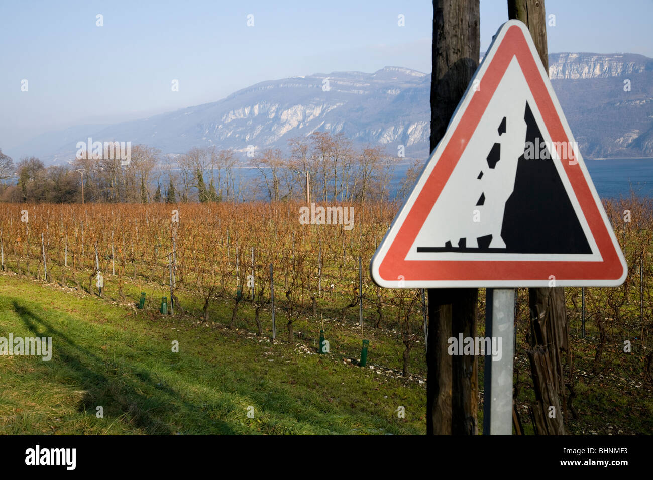 A sign to warn of falling rocks / rock falls, and a French alpine ...