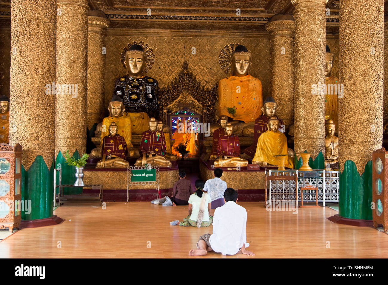 People praying inside Buddhist temple in Myanmar Stock Photo - Alamy