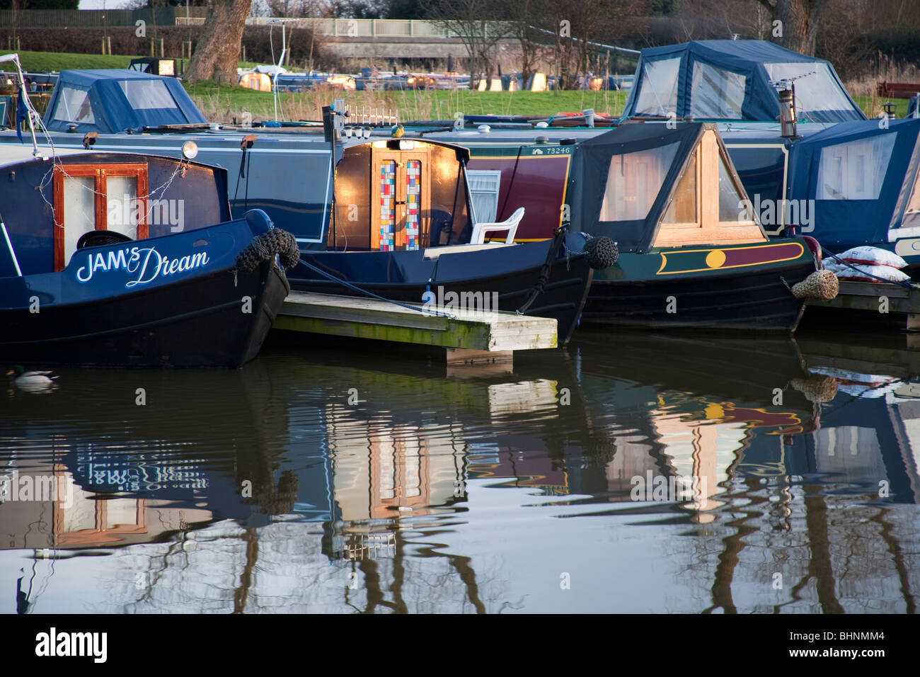 Residential houseboat accommodation hi-res stock photography and images ...