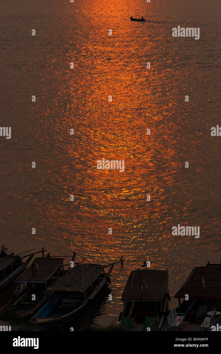 Seascape with sunset in Myanmar Stock Photo - Alamy