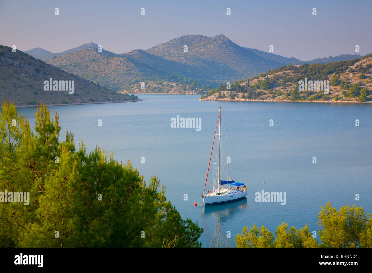 Mooring reflections hi-res stock photography and images - Alamy