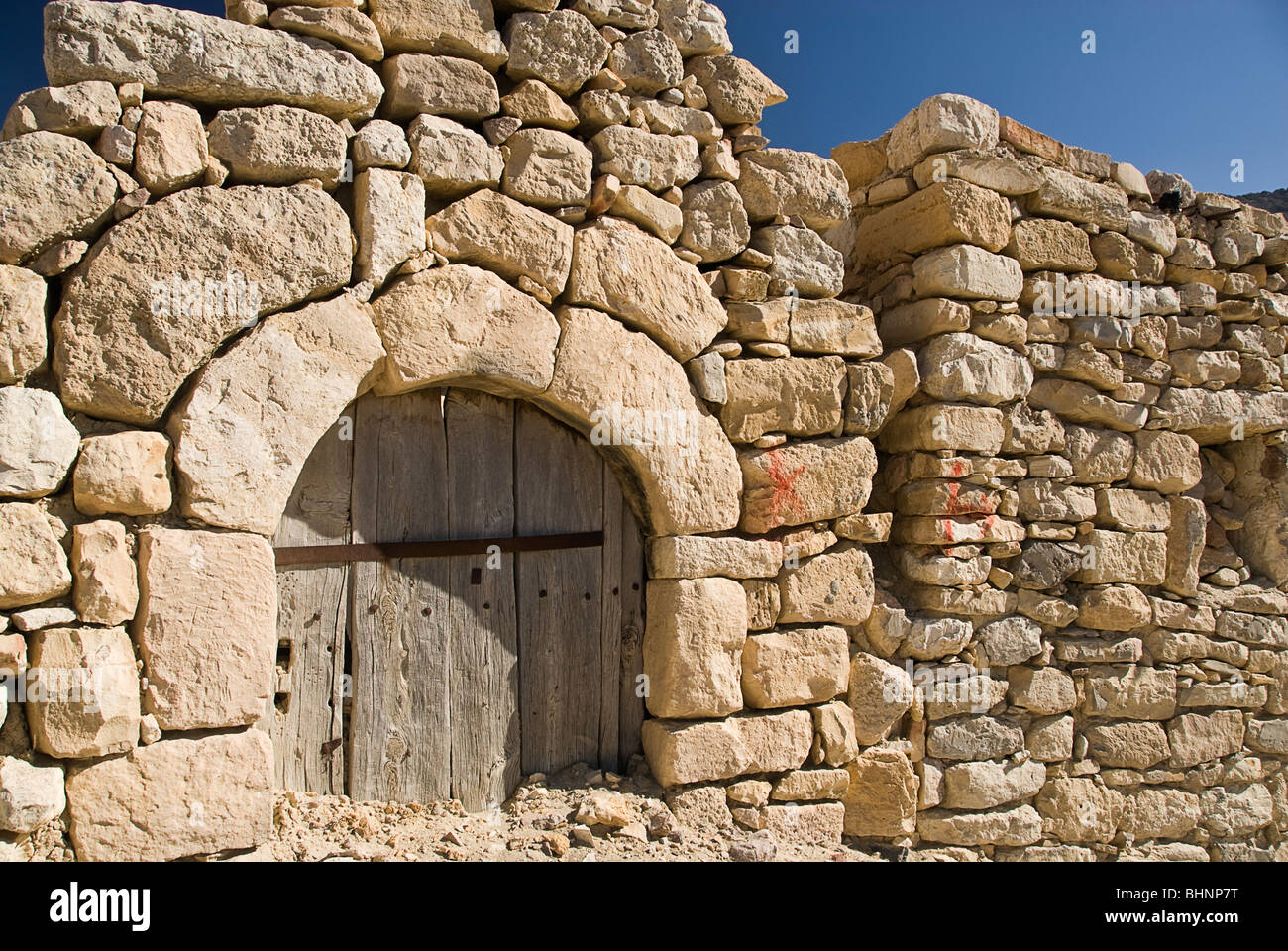 Collapsed ruins hi-res stock photography and images - Alamy