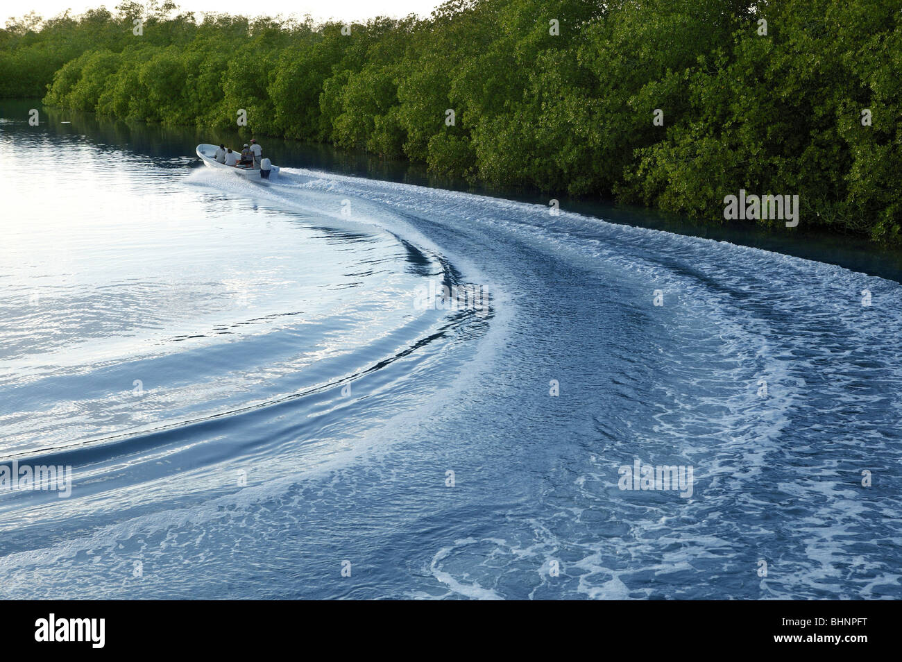 Boat ship wake prop wash curve on sunset lake river Stock Photo - Alamy