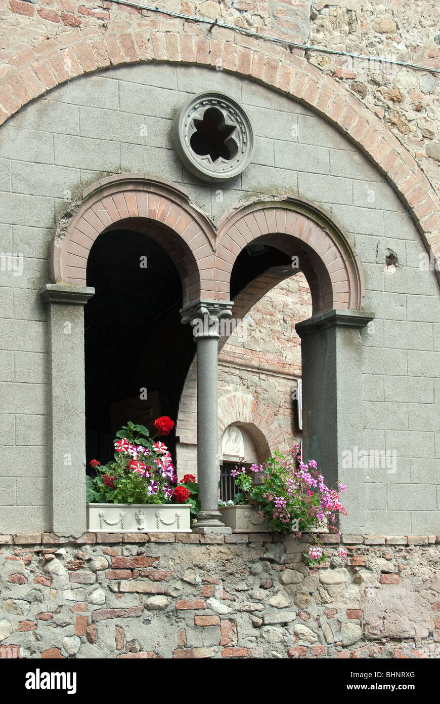 Mullion window hi-res stock photography and images - Alamy