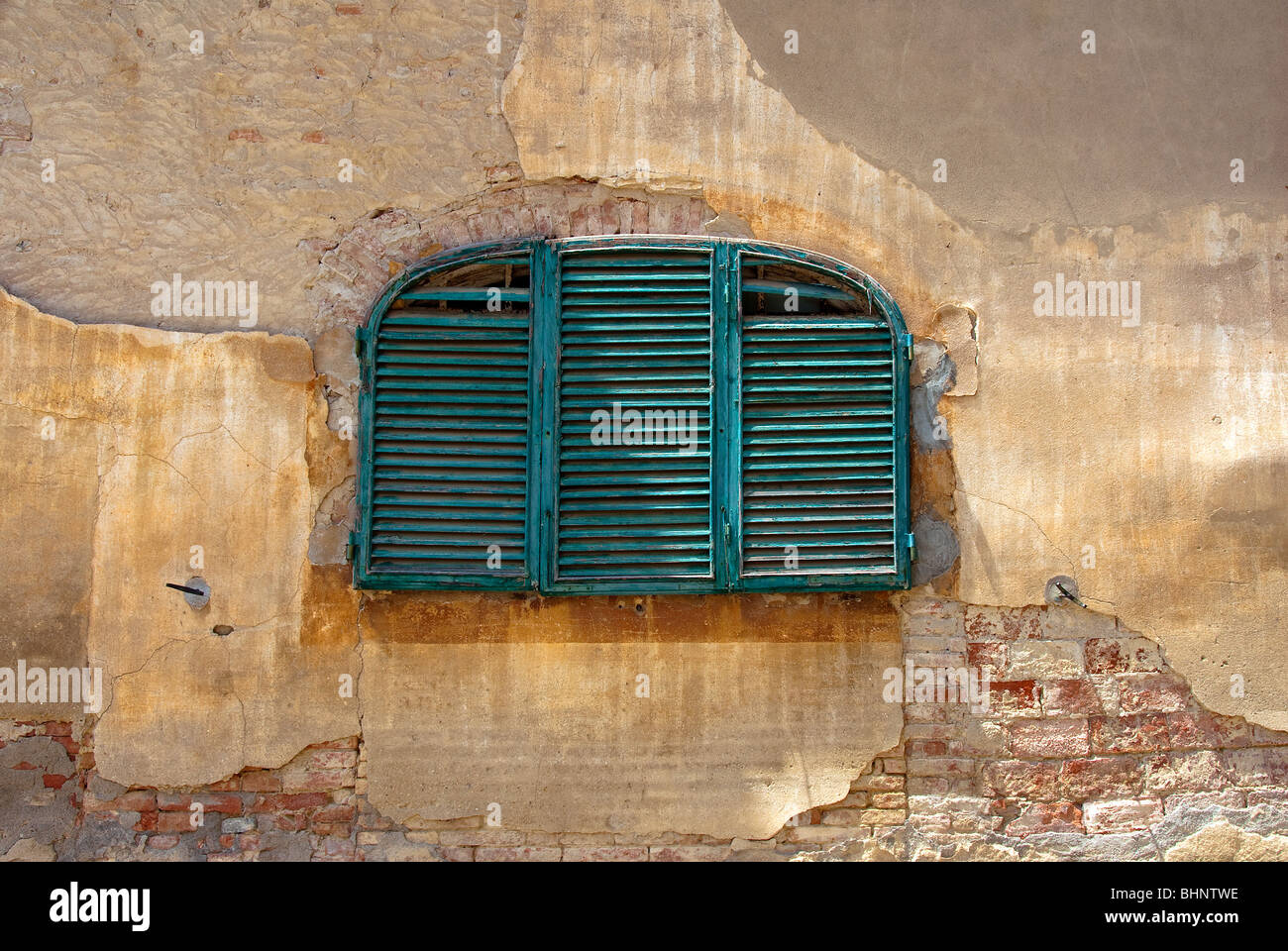 Old italian shutters hi-res stock photography and images - Alamy