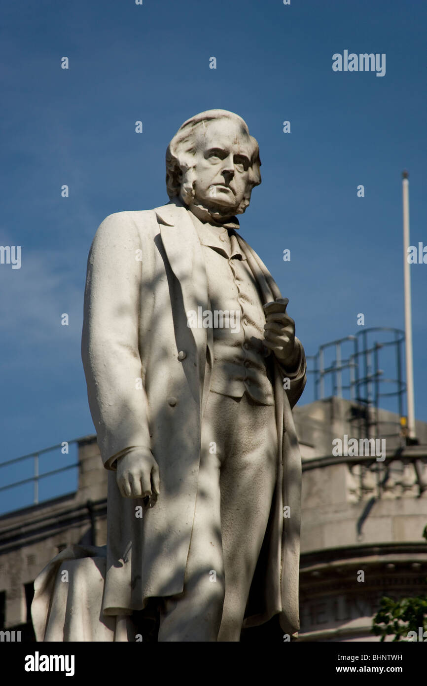 John bright statue hi-res stock photography and images - Alamy