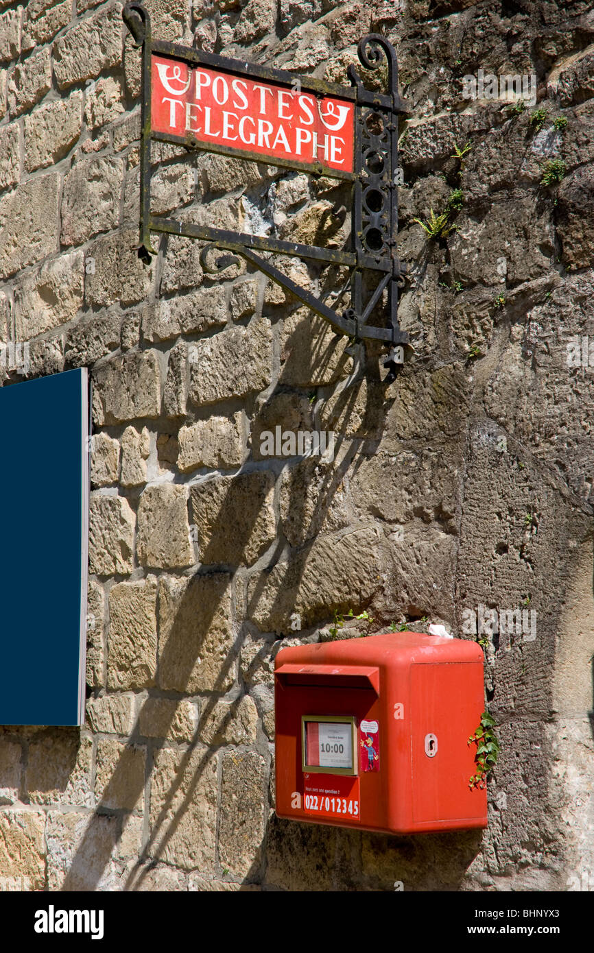 Post box and sign on a wall in Belgium Stock Photo - Alamy