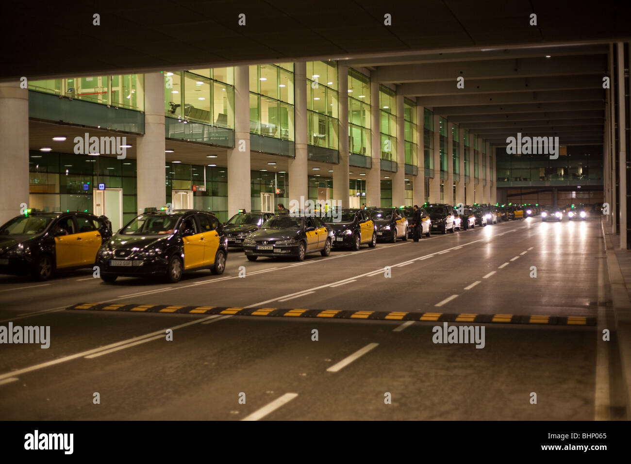 Taxis waiting barcelona airport hi-res stock photography and images - Alamy