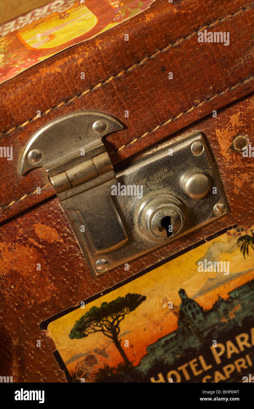Old suitcase label hi-res stock photography and images - Alamy