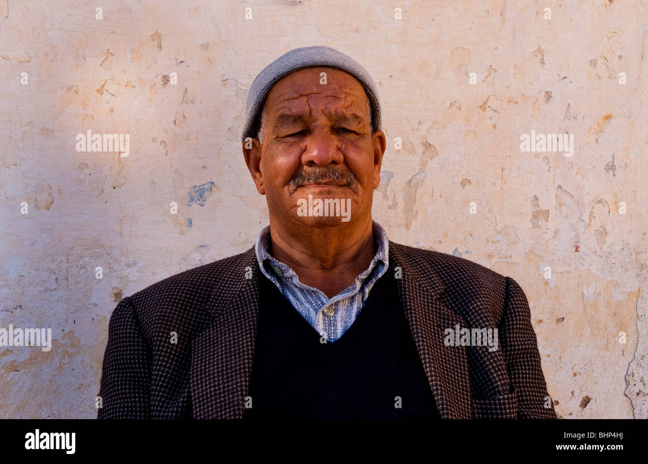 Old local colorful Arab portrait of local man in Douz in Sahara Desert ...