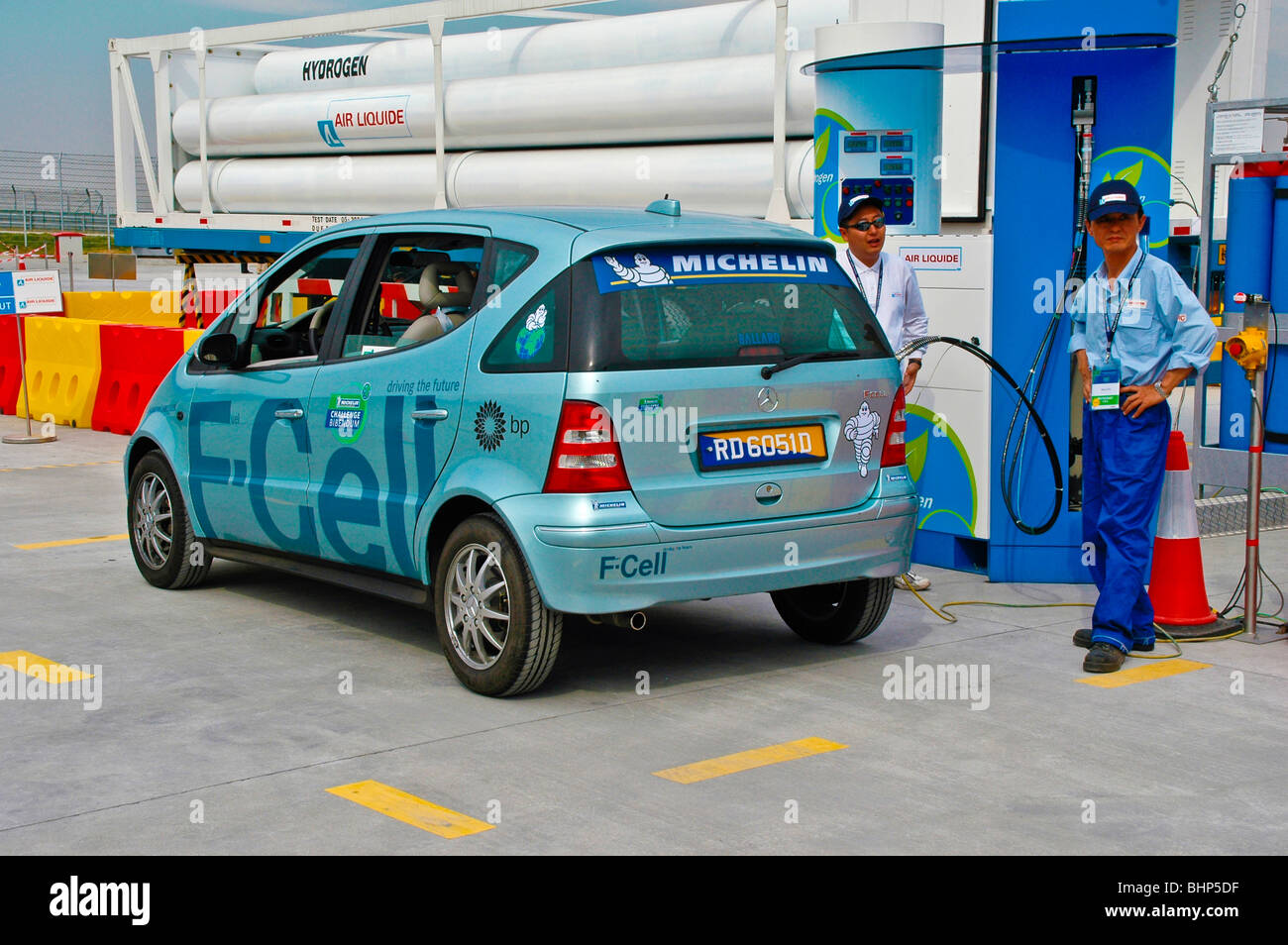 Refueling a Mercedes f-cell experimental fuel cell car with mobile ...