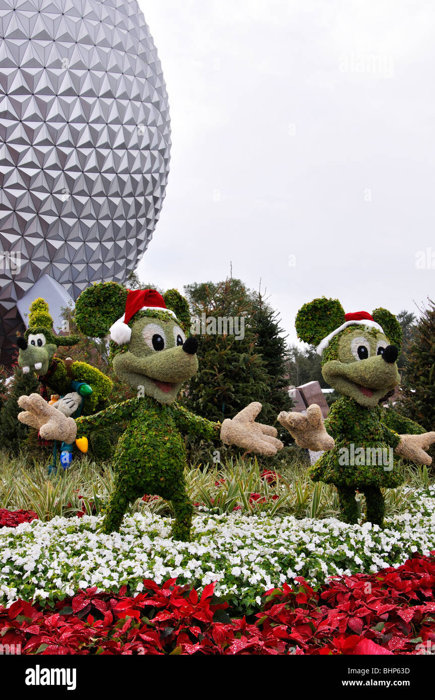 Mickey and Minnie Mouse shaped bushes at Epcot, Disneyworld,Orlando ...