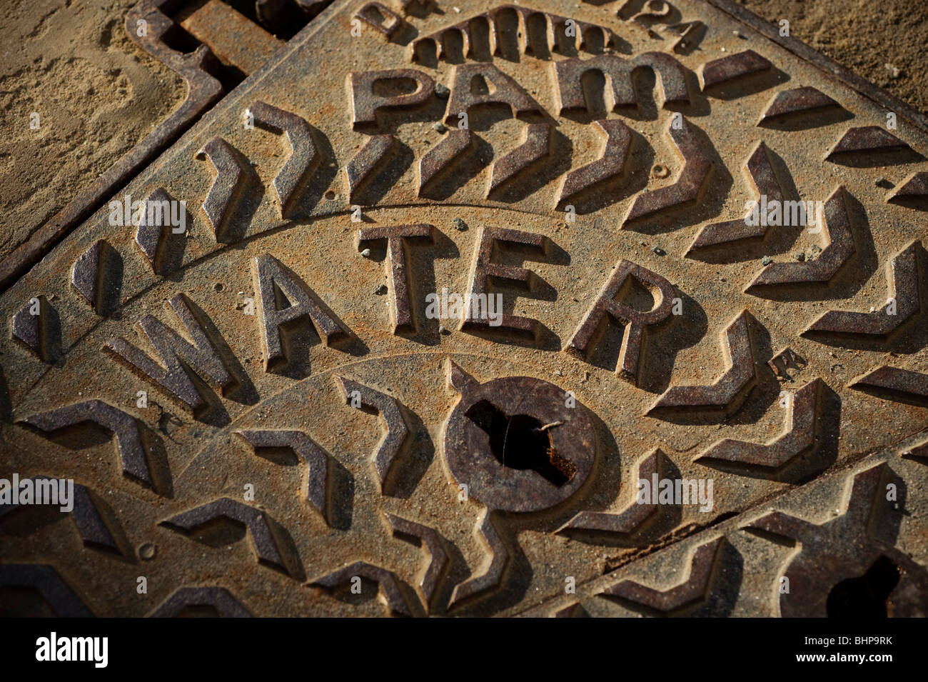 Manhole cover uk hi-res stock photography and images - Alamy