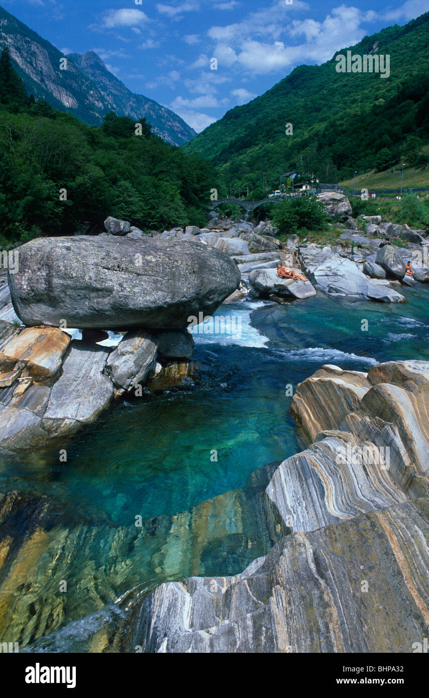 The Bridge Ponte dei Salti in Lavertezzo Stock Photo - Alamy
