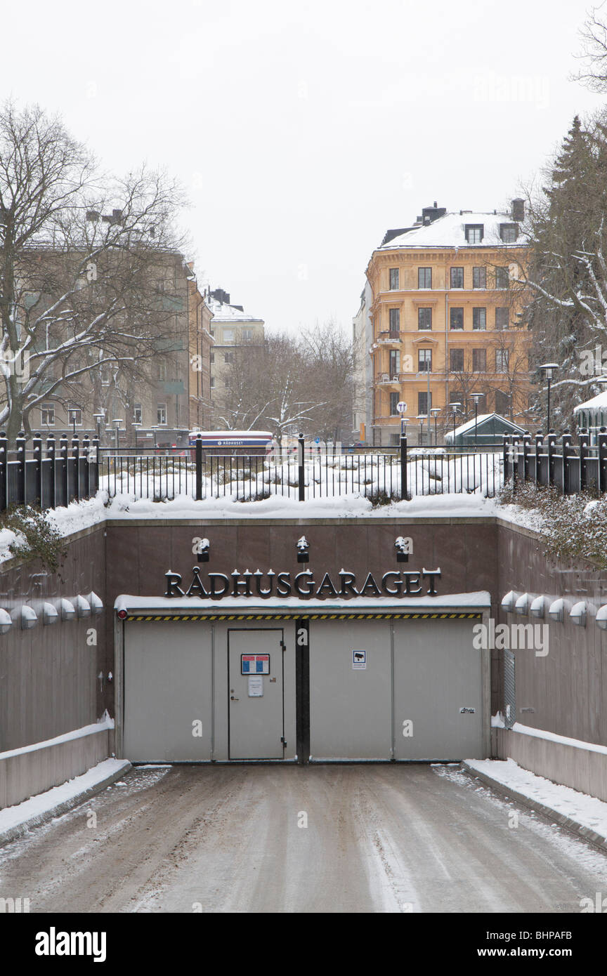 View down the ramp to an underground garage Stock Photo - Alamy