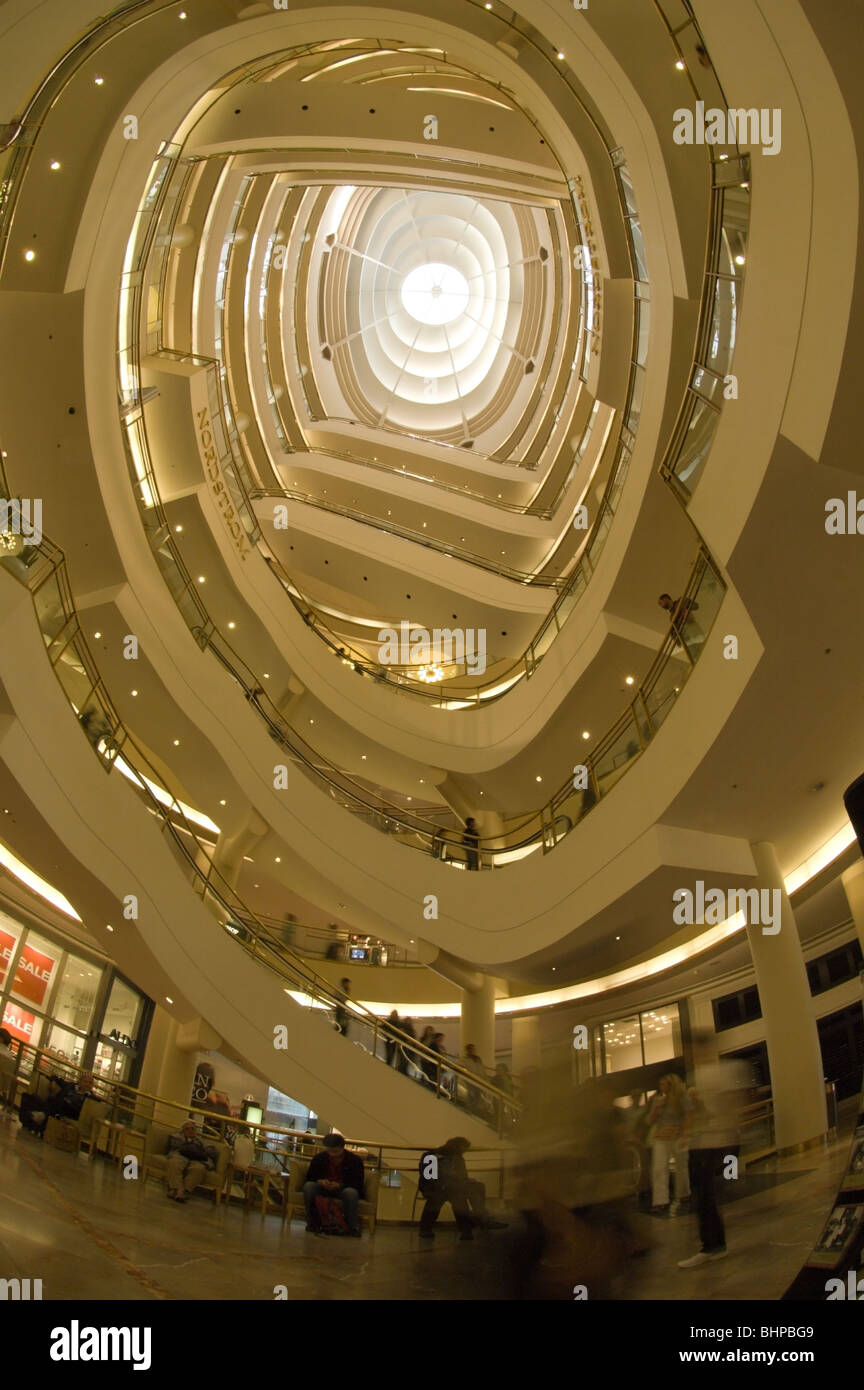 San francisco shopping center mall hi-res stock photography and images ...