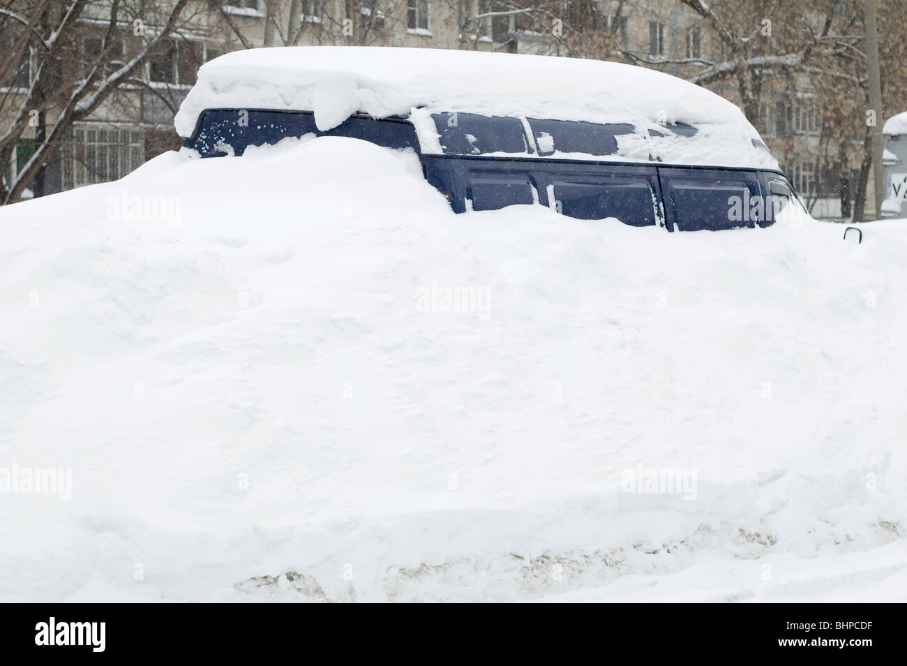 winter car during a snowfall in town Stock Photo - Alamy