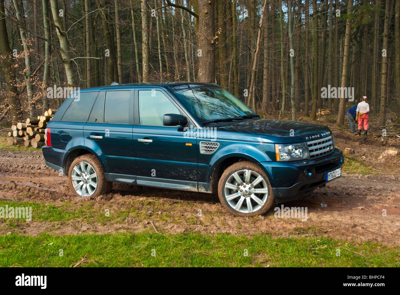 Range Rover 2007 model with TDV 8 Diesel engine on a dirt road in a ...