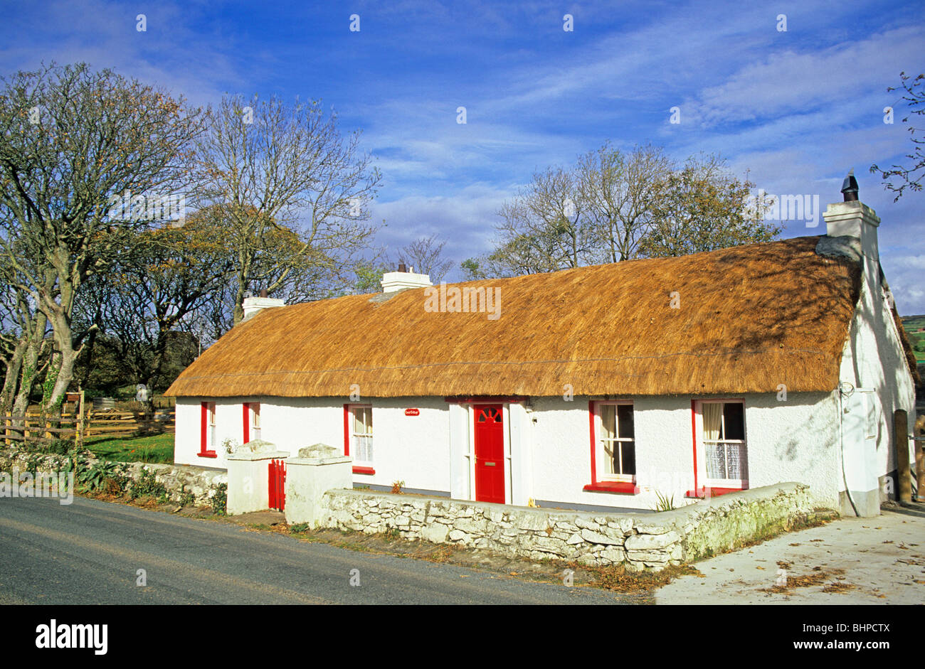 Thatched cottage co donegal hi-res stock photography and images - Alamy