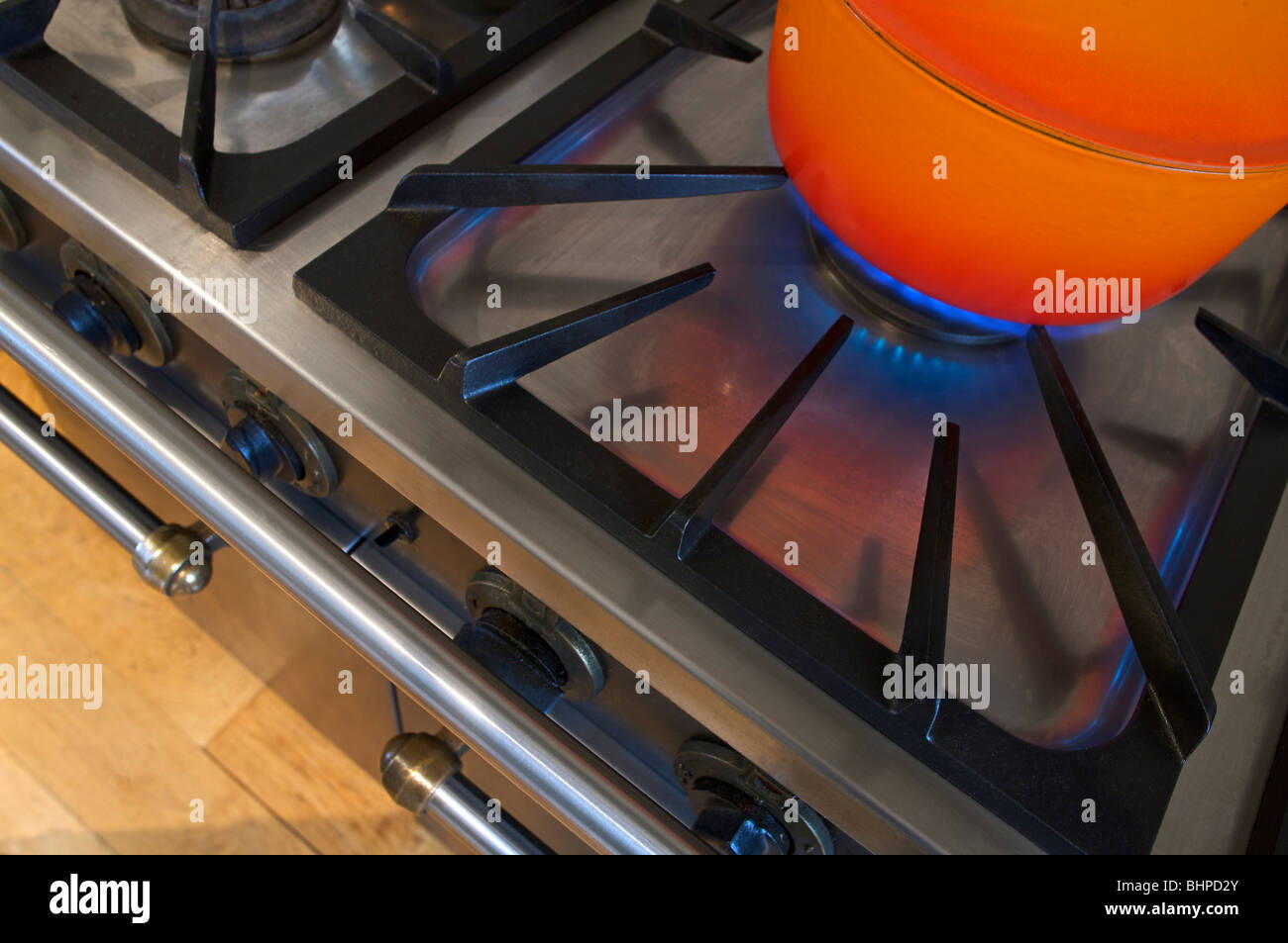 Gas hob cooking hi-res stock photography and images - Alamy