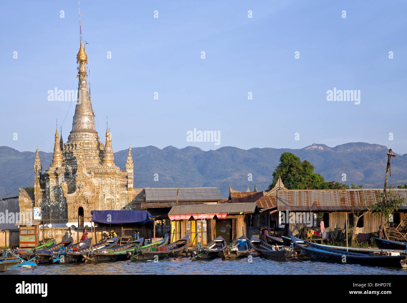 Buddhist shrine nyaungshwe inle hi-res stock photography and images - Alamy