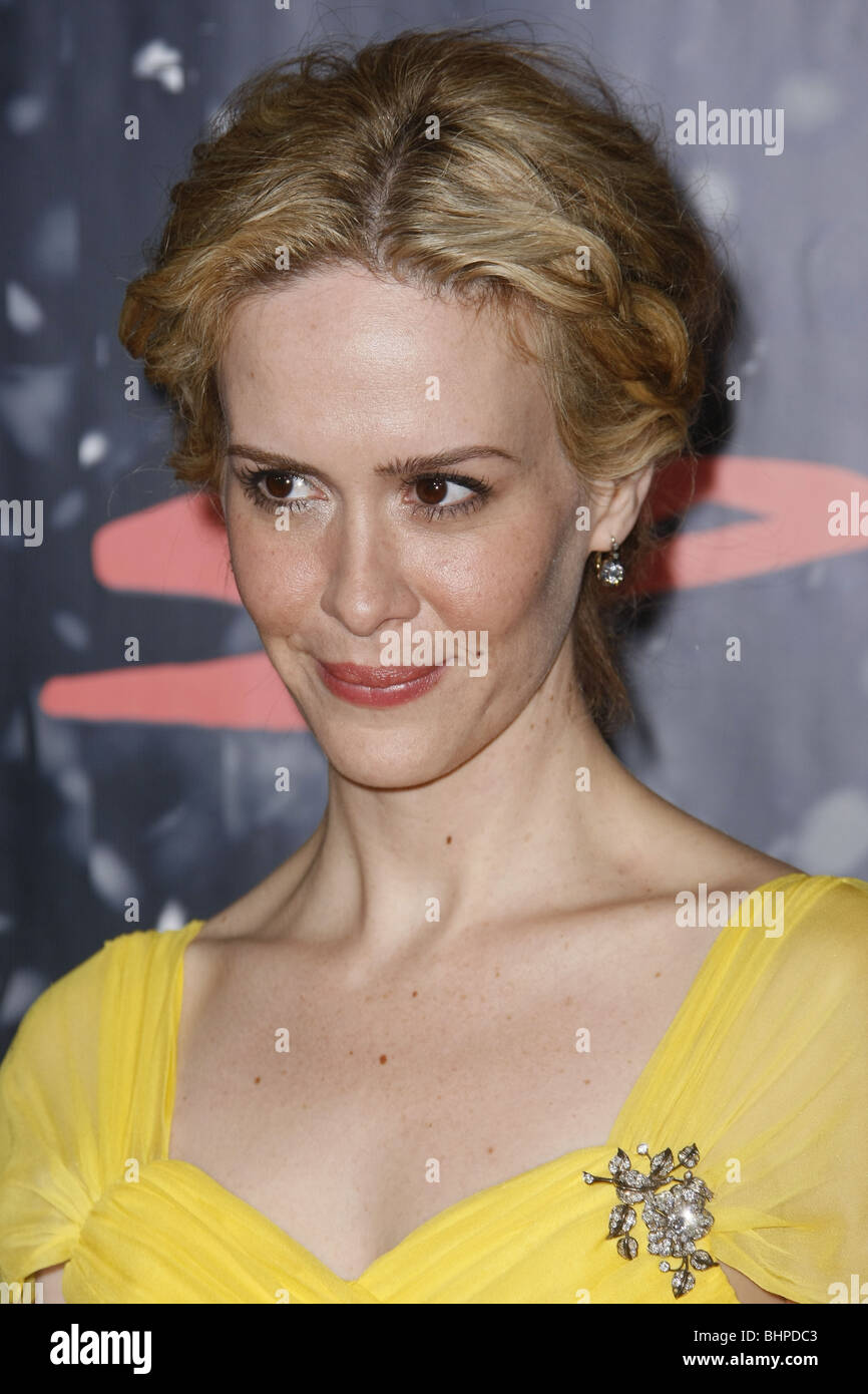 SARAH PAULSON THE SPIRIT LOS ANGELES PREMIERE HOLLYWOOD LOS ANGELES CA ...
