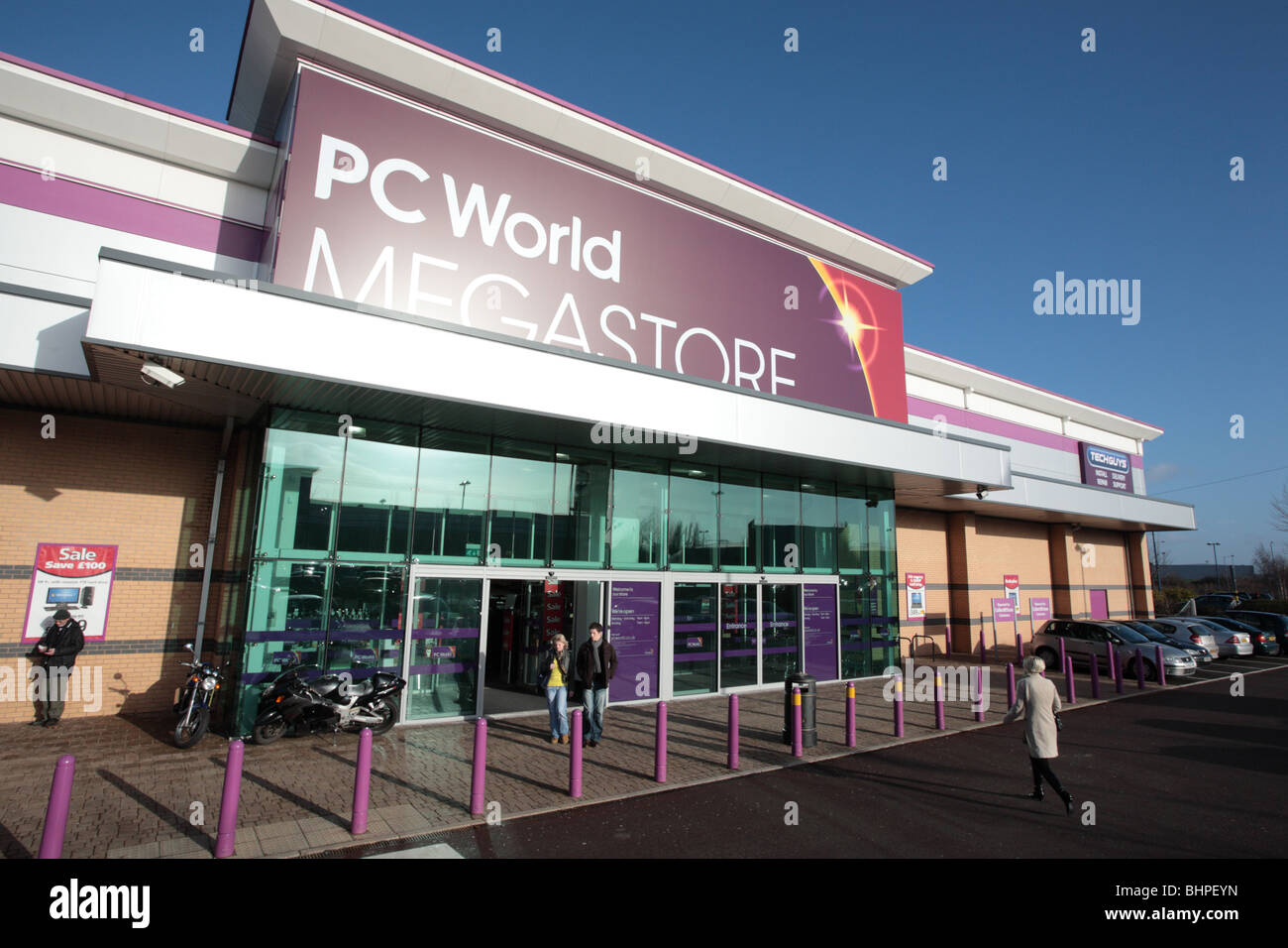 Pc world computer store sign hi-res stock photography and images - Alamy