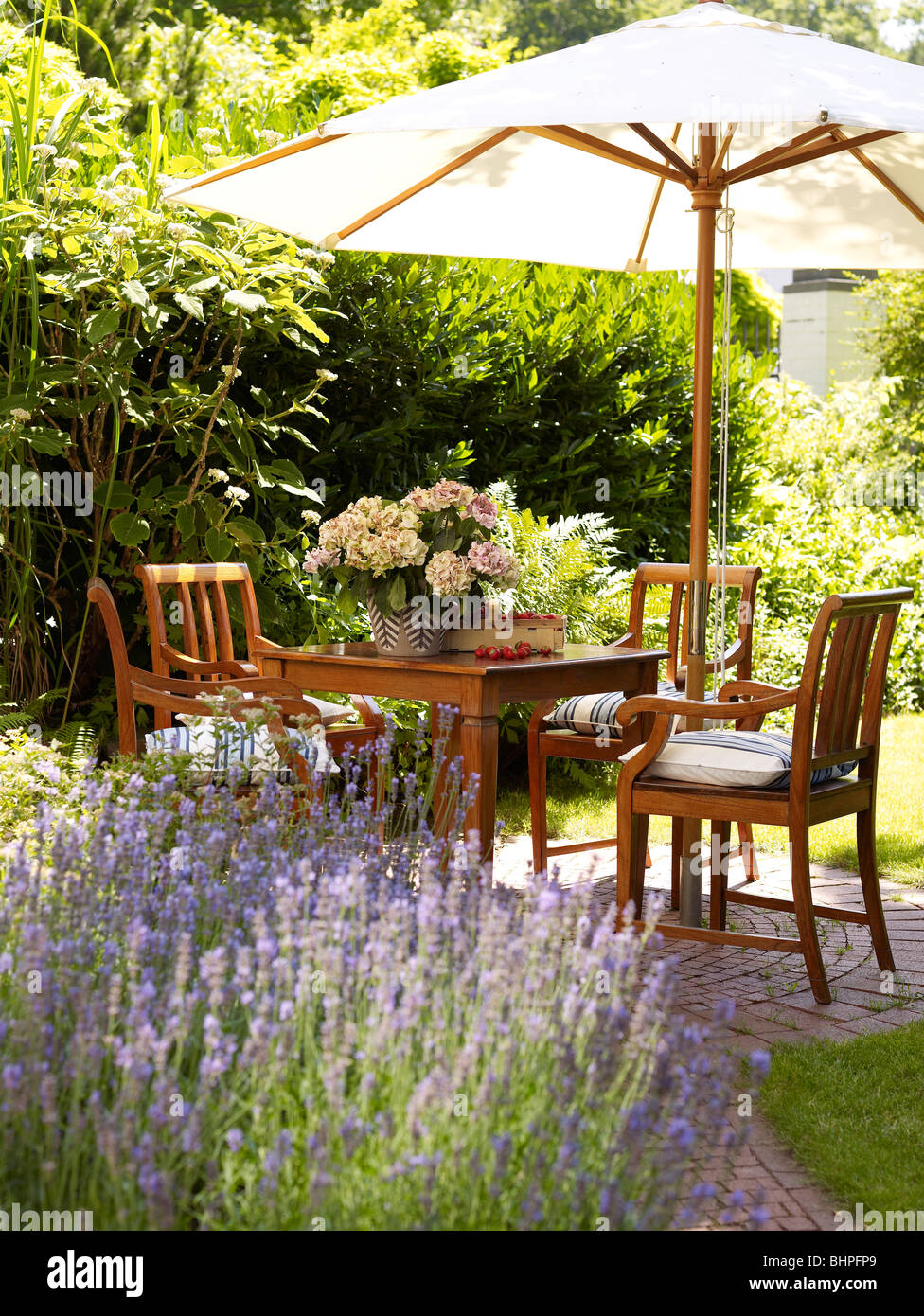 Flowers garden chair table hi-res stock photography and images - Alamy