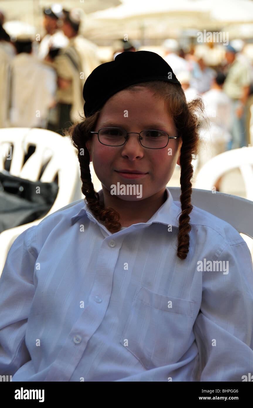 An Orthodox Jewish boy at the Wailing Wall in Jerusalem Stock Photo - Alamy
