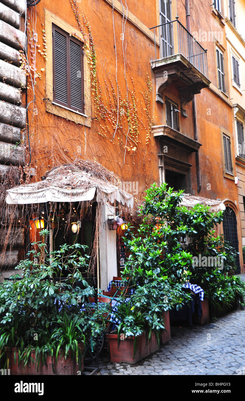 Rome alley hi-res stock photography and images - Alamy