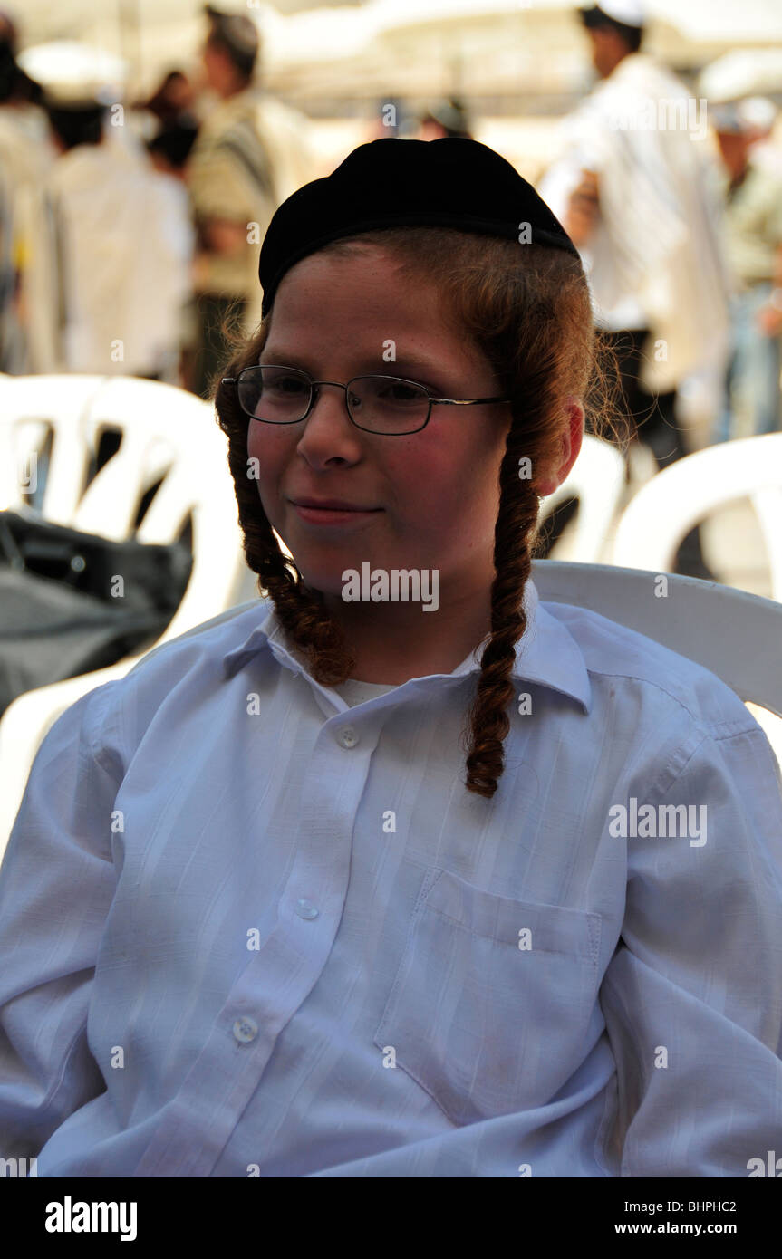 An Orthodox Jewish boy at the Wailing Wall in Jerusalem Stock Photo - Alamy
