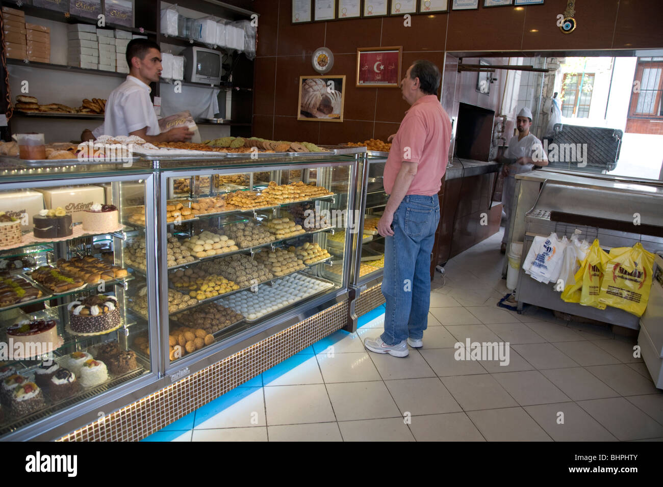 Bakery turkey customer hi-res stock photography and images - Alamy