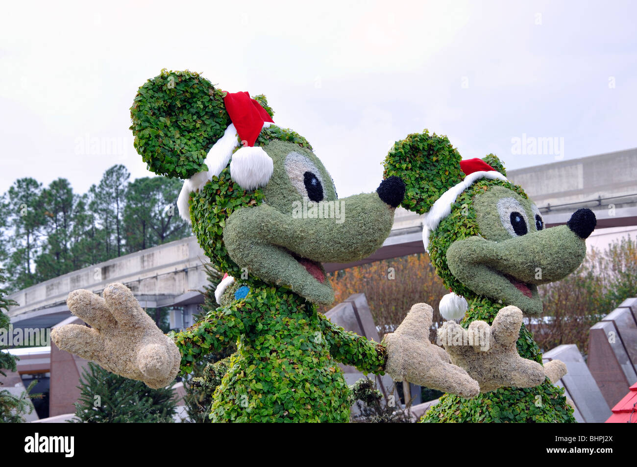 Mickey and Minnie Mouse shaped bushes at Epcot, Disneyworld,Orlando ...