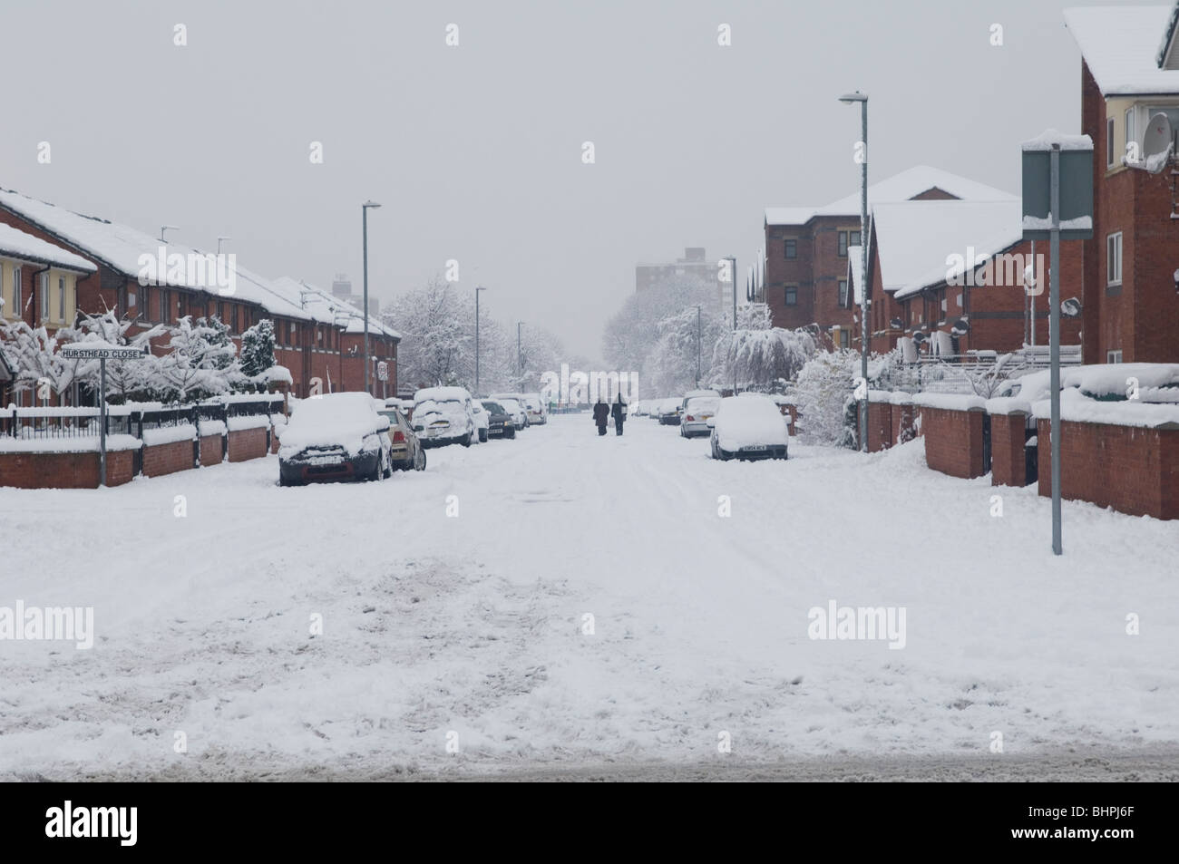 Cars snow streets hi-res stock photography and images - Alamy