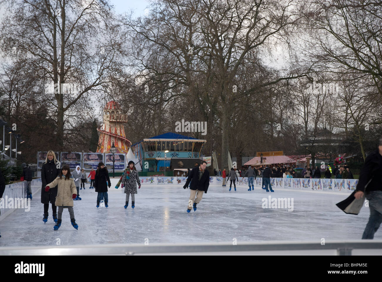 Hyde park ice rink hi-res stock photography and images - Alamy