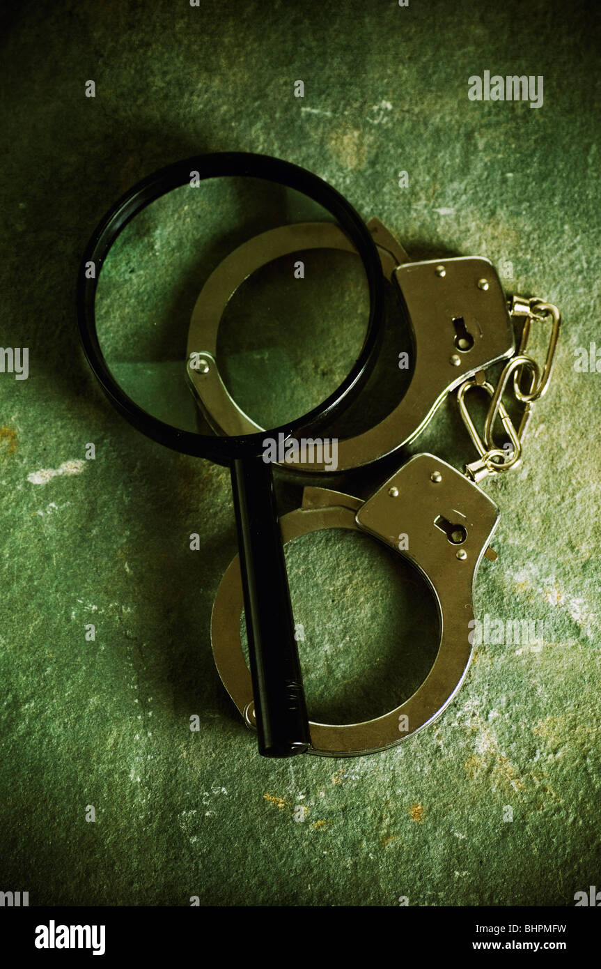 Crime scene magnifying glass hi-res stock photography and images - Alamy