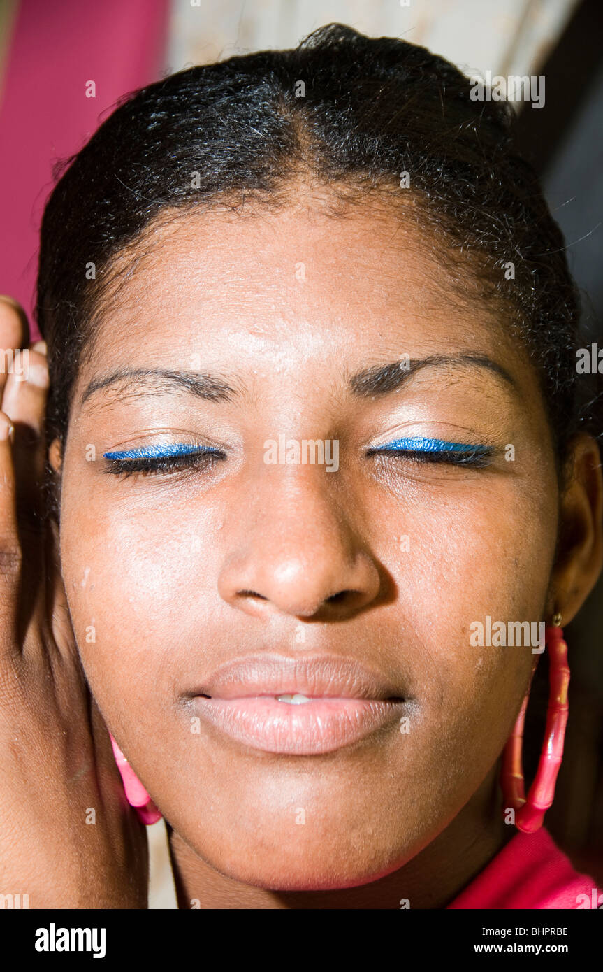 beautiful attractive hispanic black woman native of nicaragua head shot ...