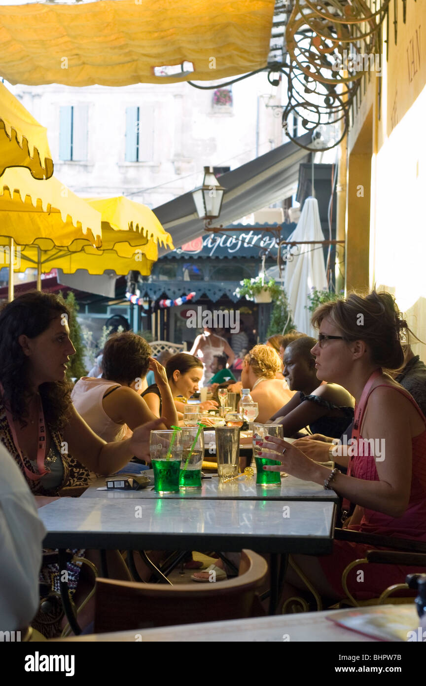 People outside cafe in arles hi-res stock photography and images - Alamy