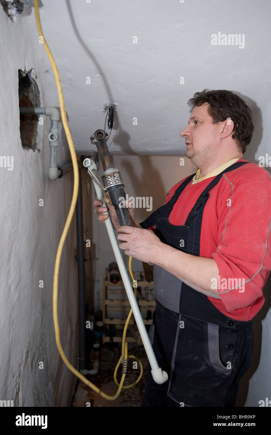 Plumber in action Stock Photo - Alamy