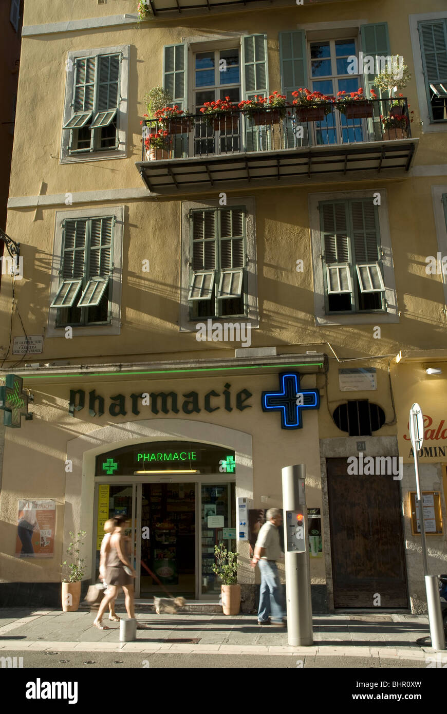 French pharmacy green cross hi-res stock photography and images - Alamy