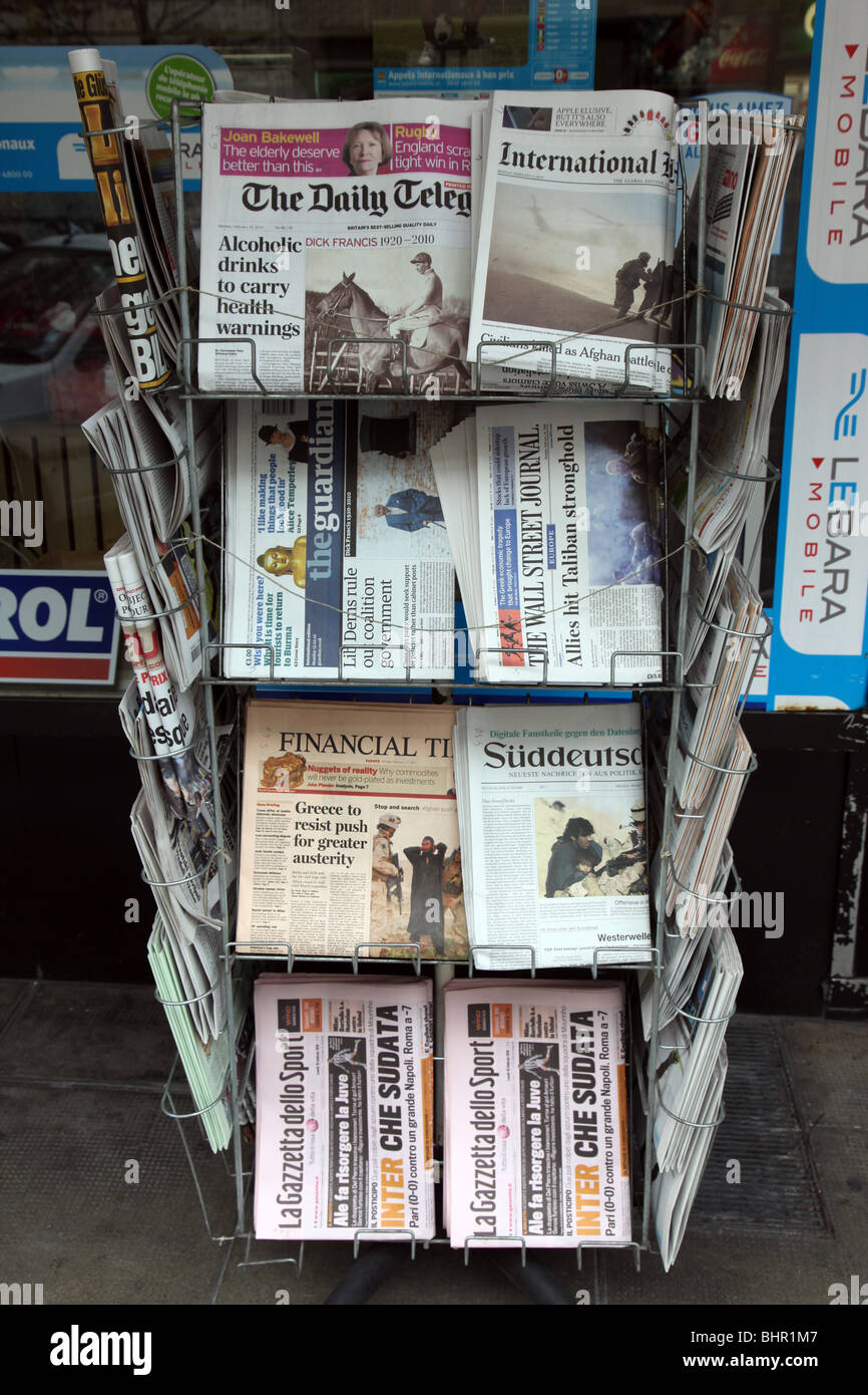 News stand hi-res stock photography and images - Alamy