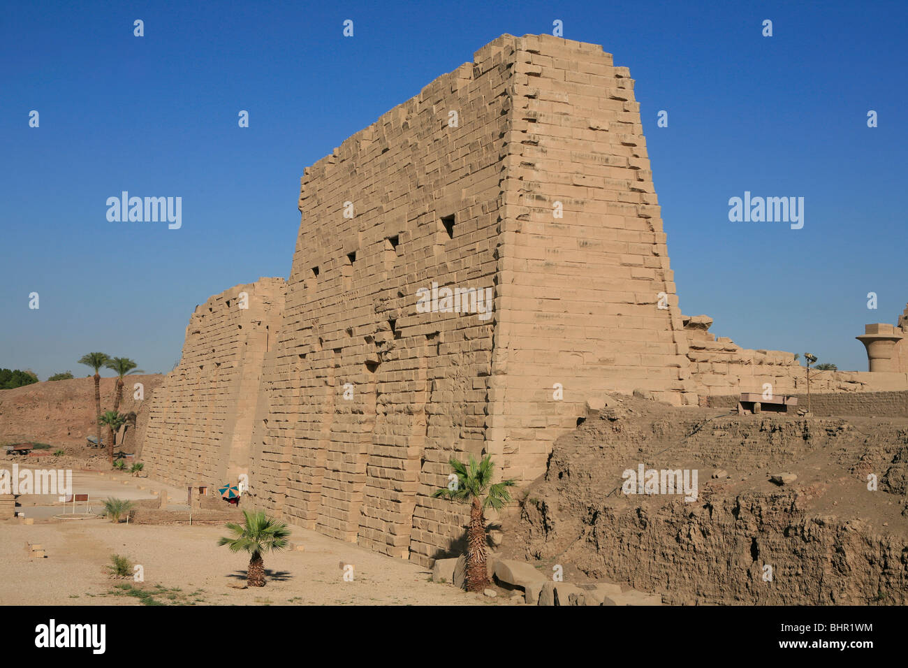 First entrance gate to the temple hi-res stock photography and images ...