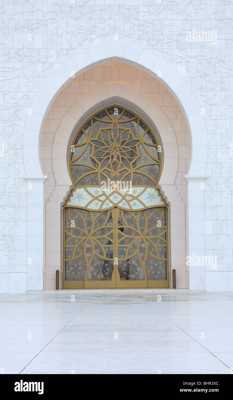 Door at Sheikh Zayed Mosque in Abu Dhabi, United Arab Emirates Stock ...