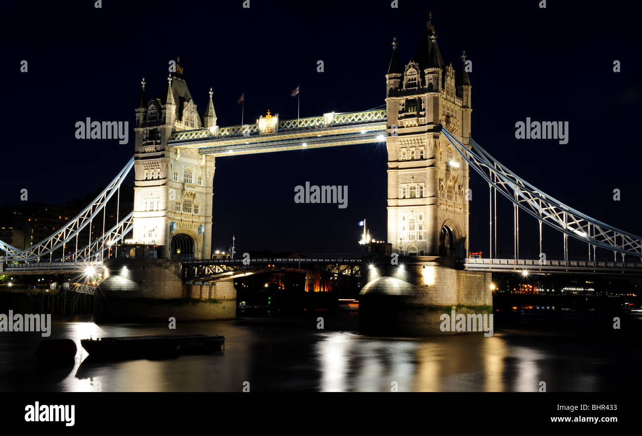 Night time sky england hi-res stock photography and images - Alamy