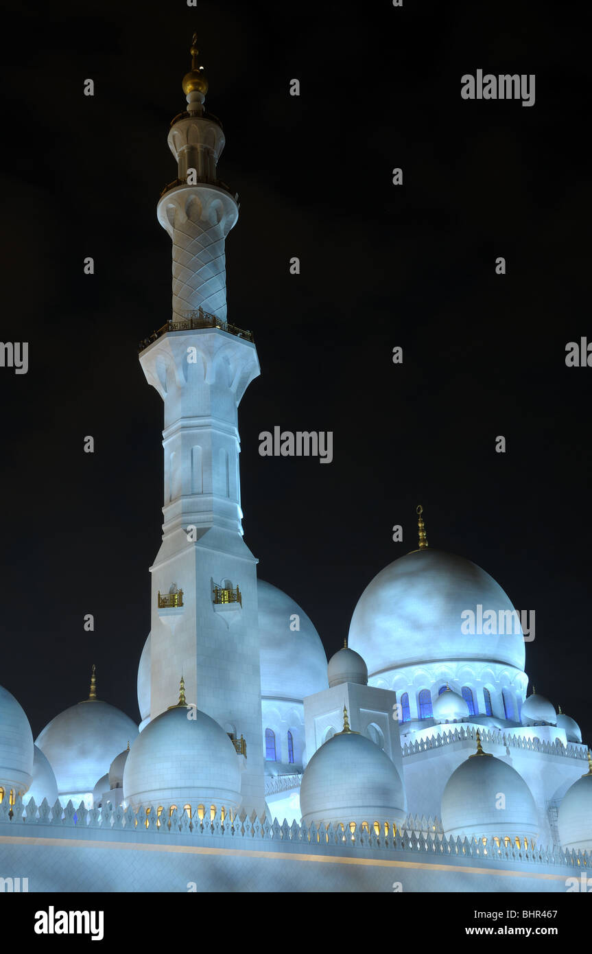 Sheikh Zayed Mosque at night. Abu Dhabi, United Arab Emirates Stock ...