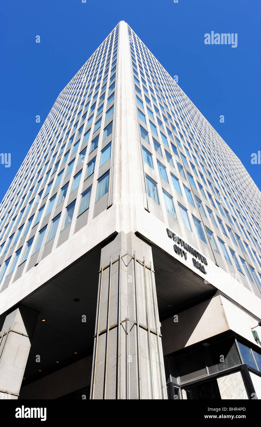 Tall office building Stock Photo - Alamy